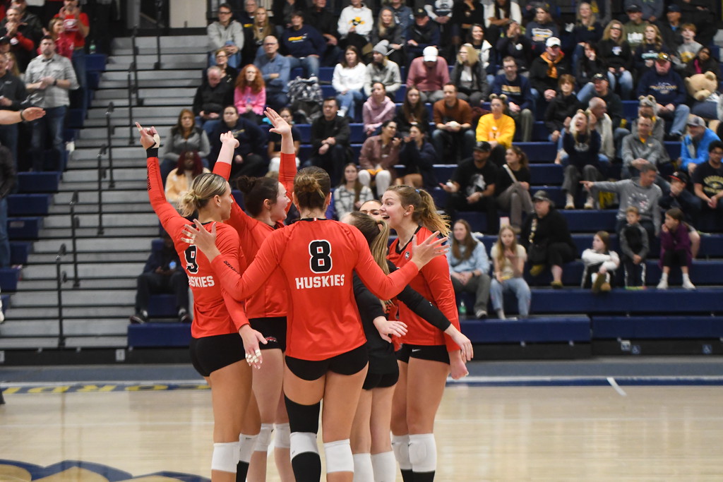 Husky Volleyball Advances to the Round of 32 in the NCAA Tournament ...